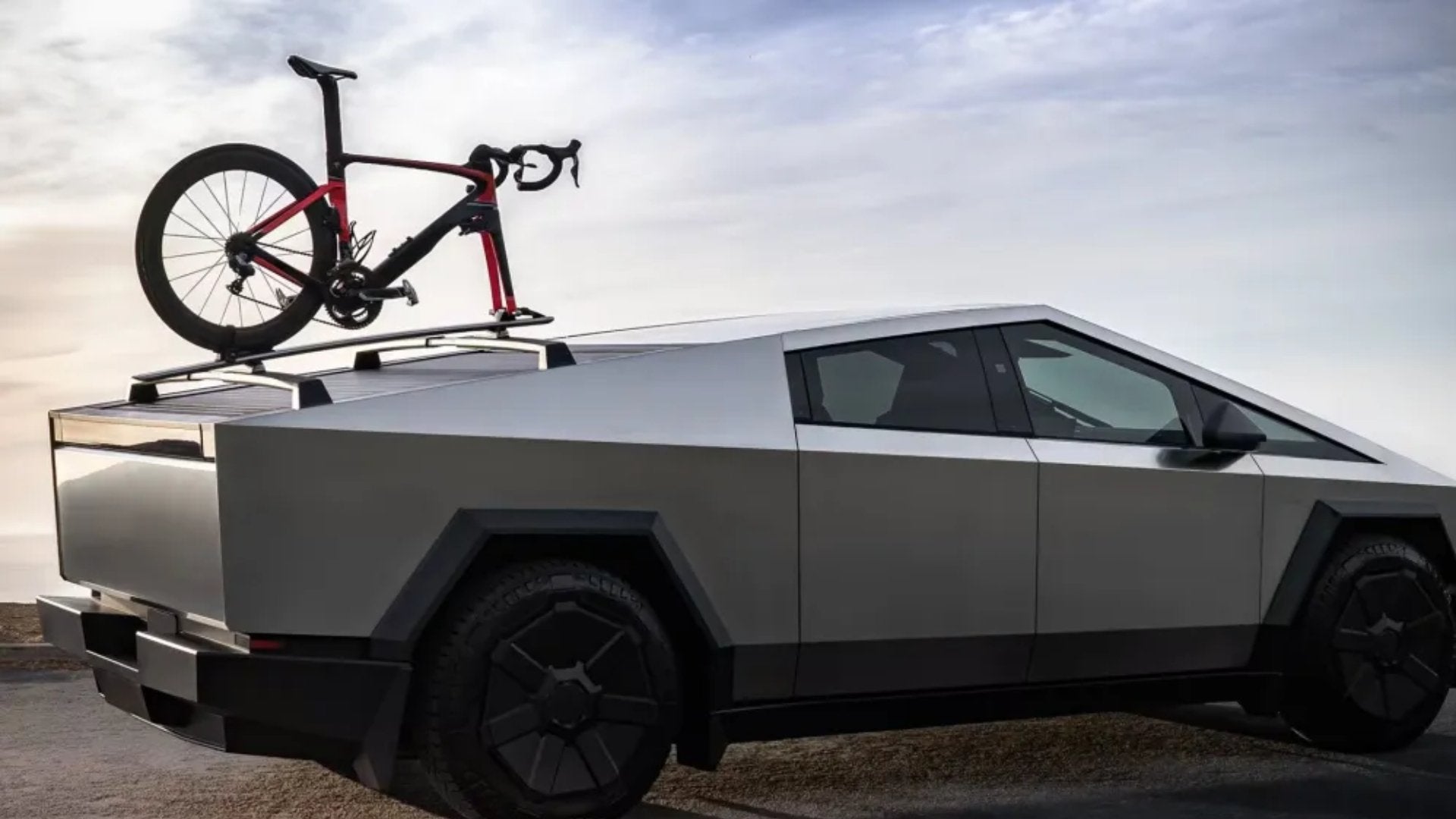 Tesla enthüllt neue Cybertruck Crossbars: Unterschiede zwischen Typen ...