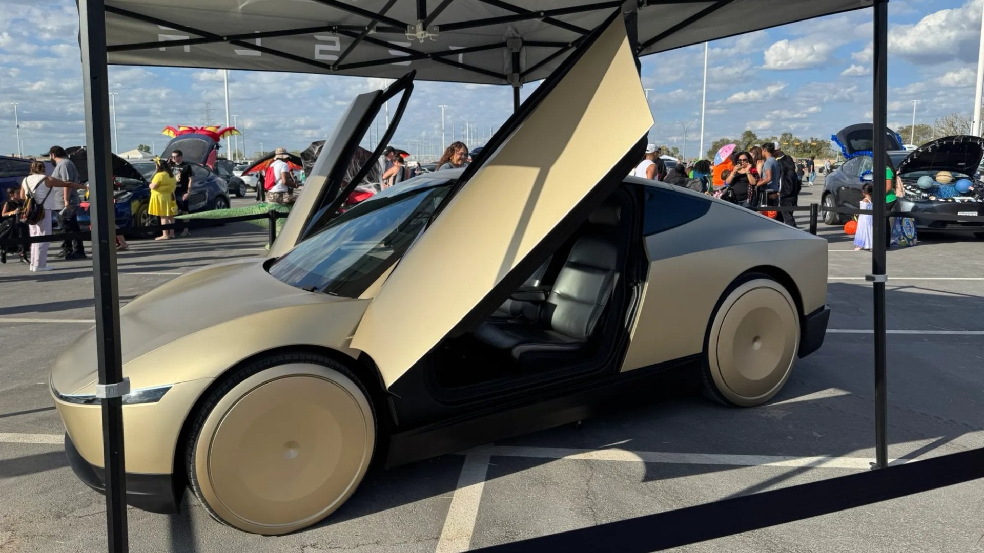 Tesla präsentiert Robotaxi: Design-Highlights im Tageslicht enthüllt ...